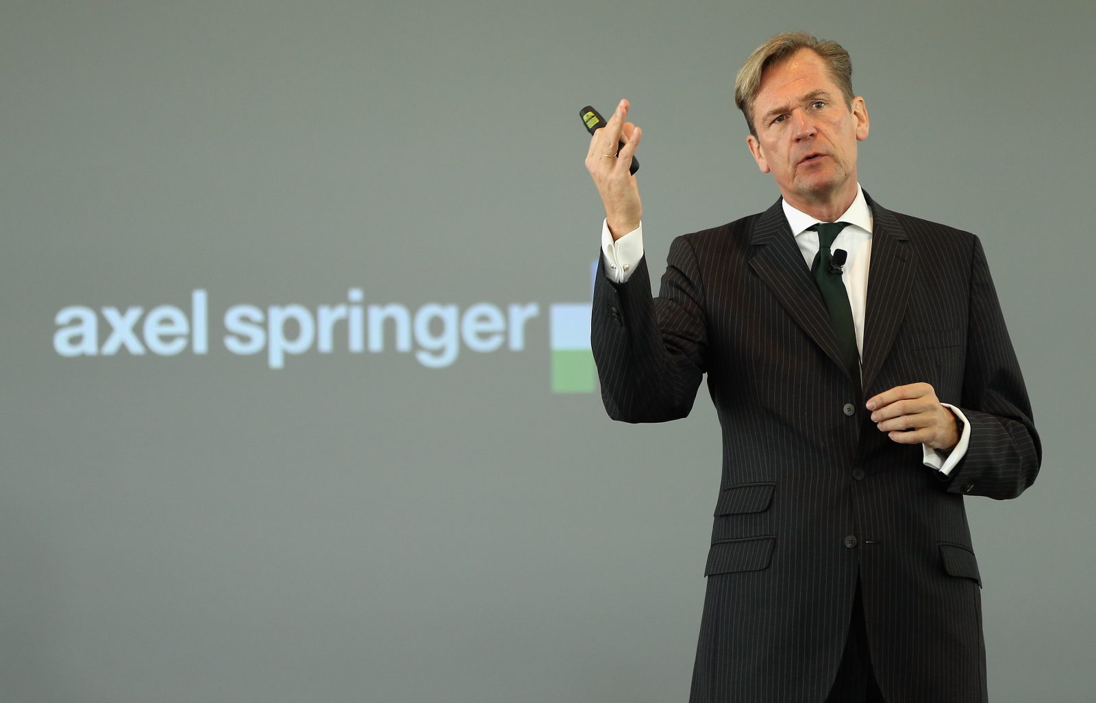 Why Axel Springer is emigrating - Flashes & Flames